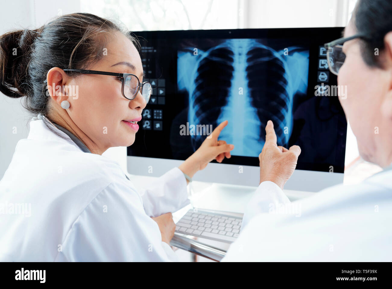 Chest x ray woman hi-res stock photography and images - Alamy