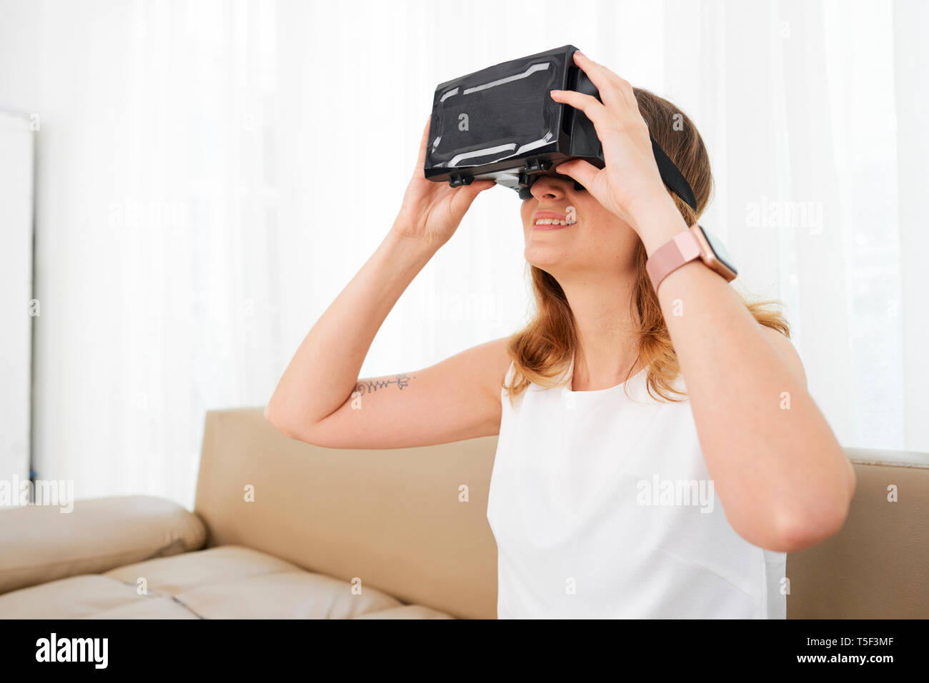 Looking through vr goggles hi-res stock photography and images - Alamy