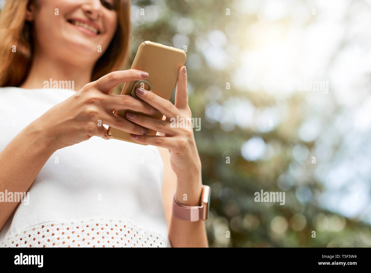 Closeup smartphone in woman hands hi-res stock photography and images ...