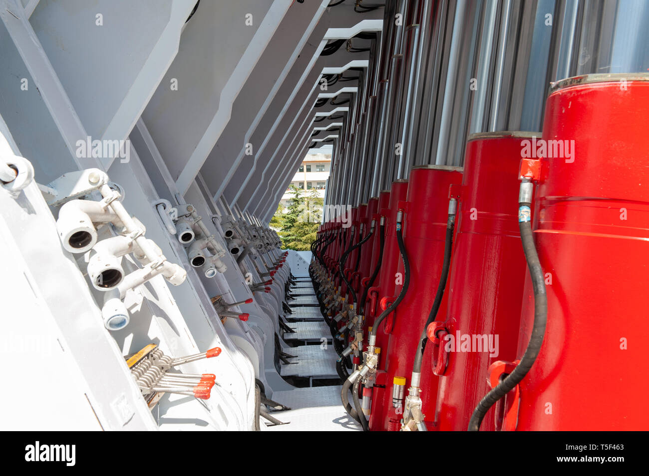 Hydraulic support hi-res stock photography and images - Alamy