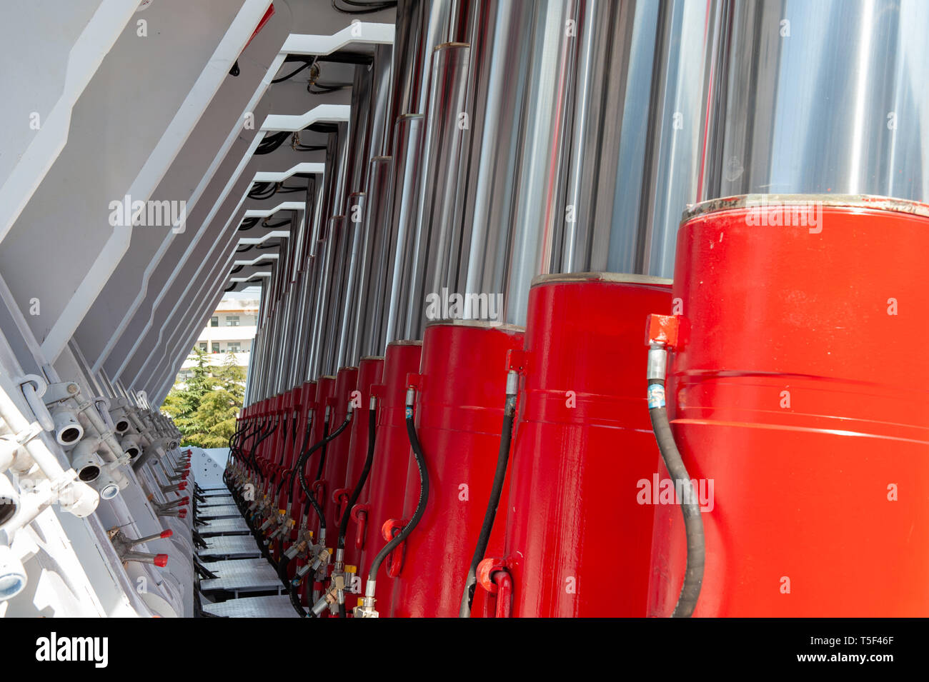 Hydraulic support hi-res stock photography and images - Alamy