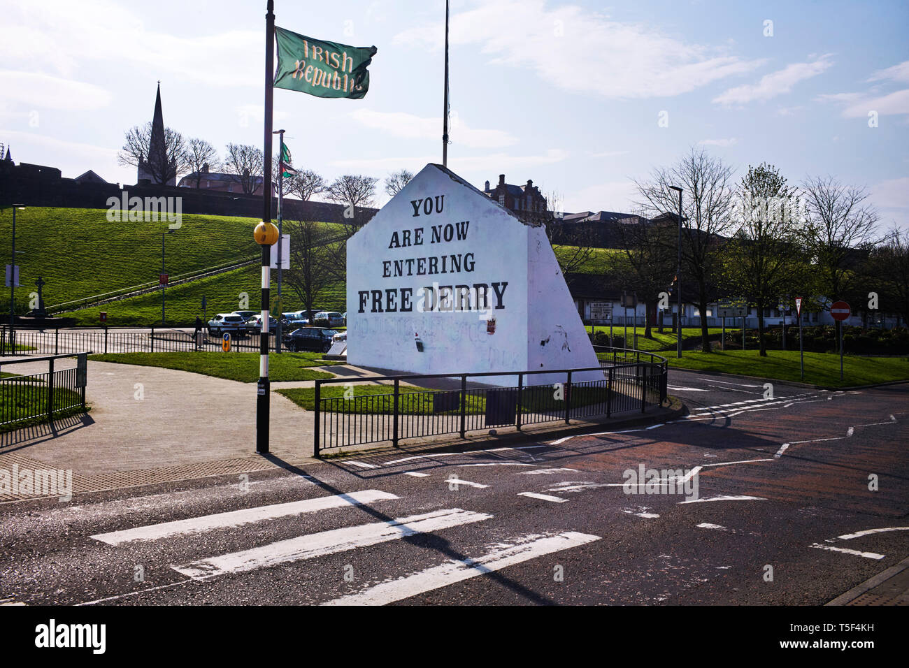Derry walls bogside hi-res stock photography and images - Alamy