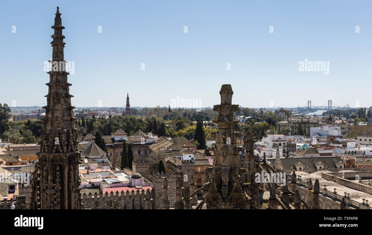 Seville spain giralda bridge hi-res stock photography and images - Alamy