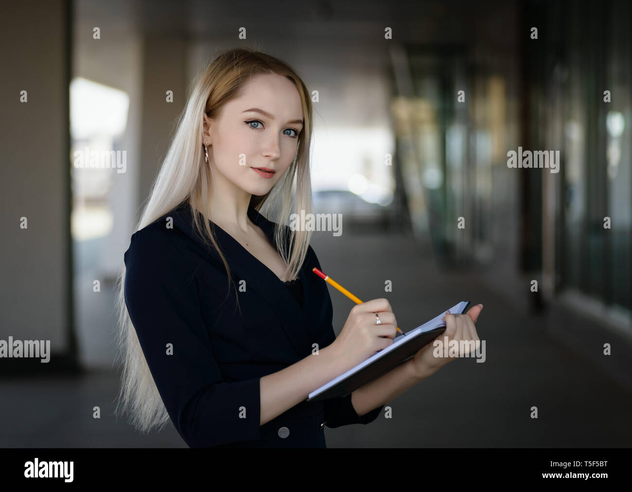 Journalist notebook hi-res stock photography and images - Alamy