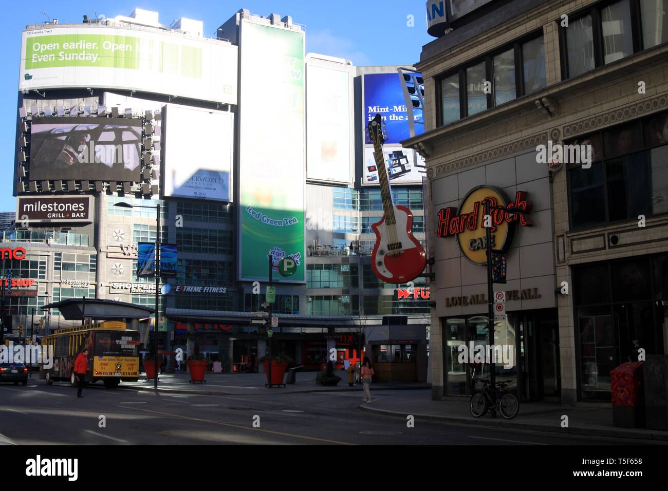Downtown toronto cafe hi-res stock photography and images - Alamy