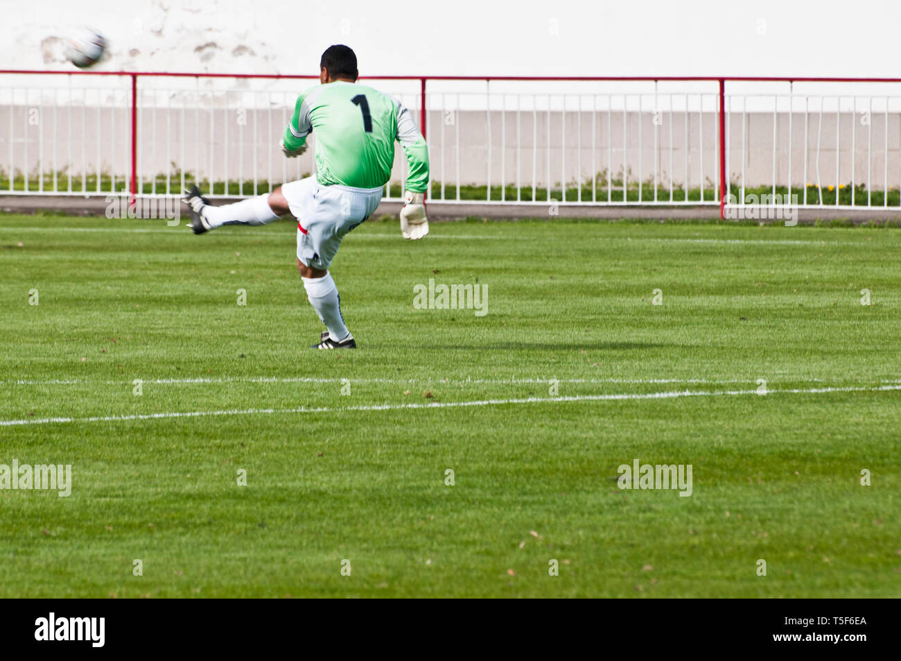 Soccer player shooting hi-res stock photography and images - Alamy