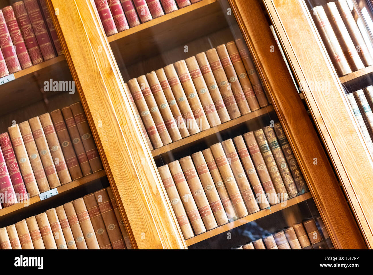 Beautiful ancient old books on shelf in the library Stock Photo - Alamy