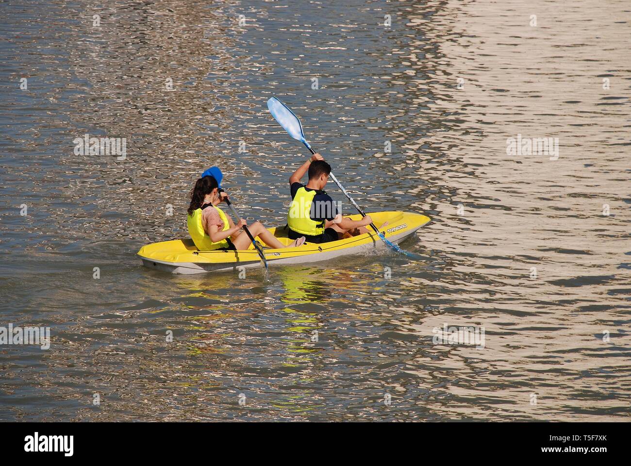 Seville guadalquivir river paddle hi-res stock photography and images ...