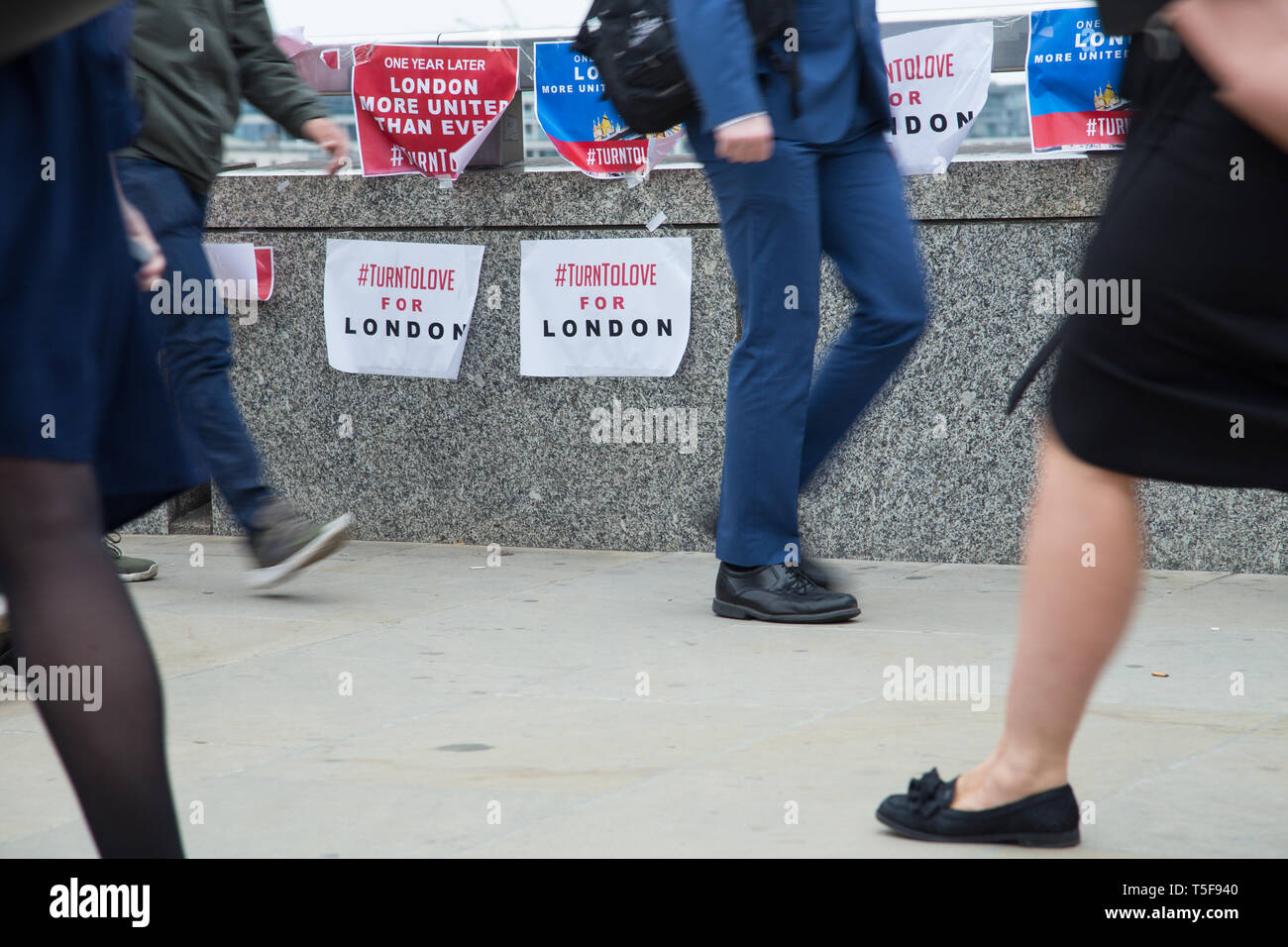 London bridge messages hi-res stock photography and images - Alamy