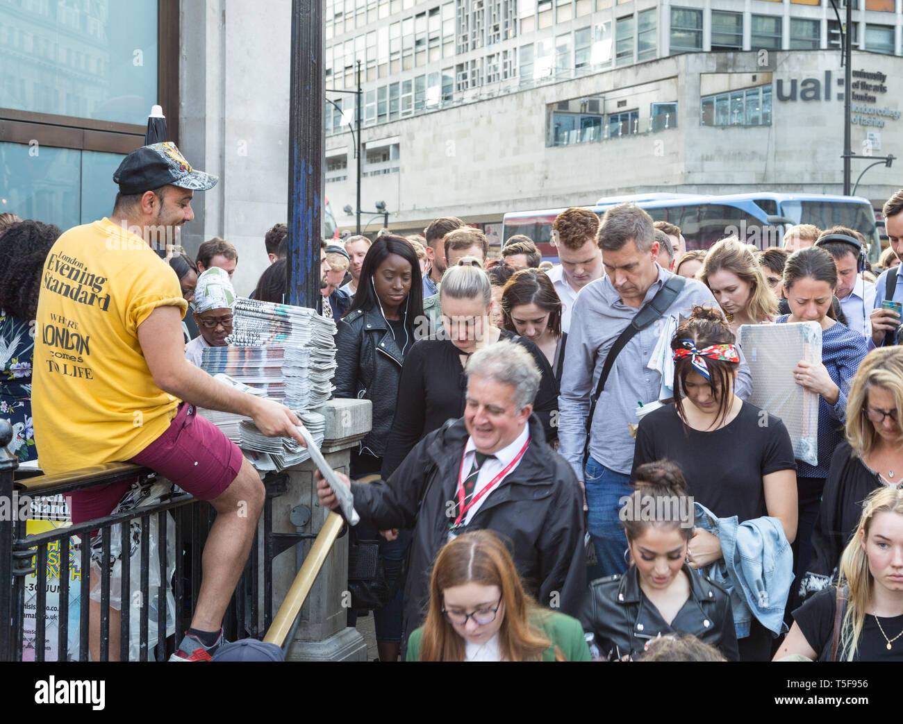 Crowding hi-res stock photography and images - Alamy