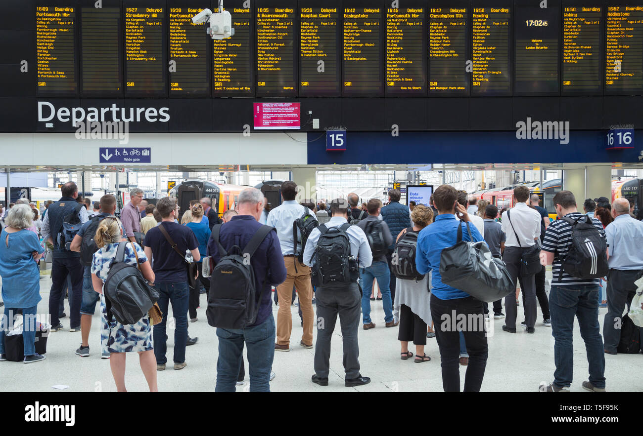 Train station concourse hi-res stock photography and images - Alamy