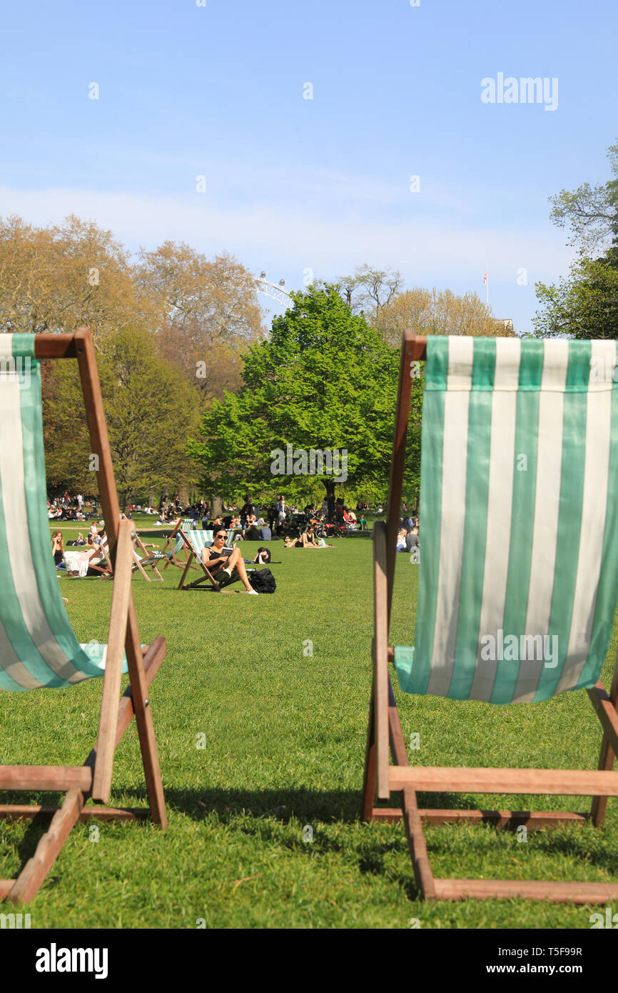 Relaxing in the spring sunshine in St James's Royal Park, in central ...