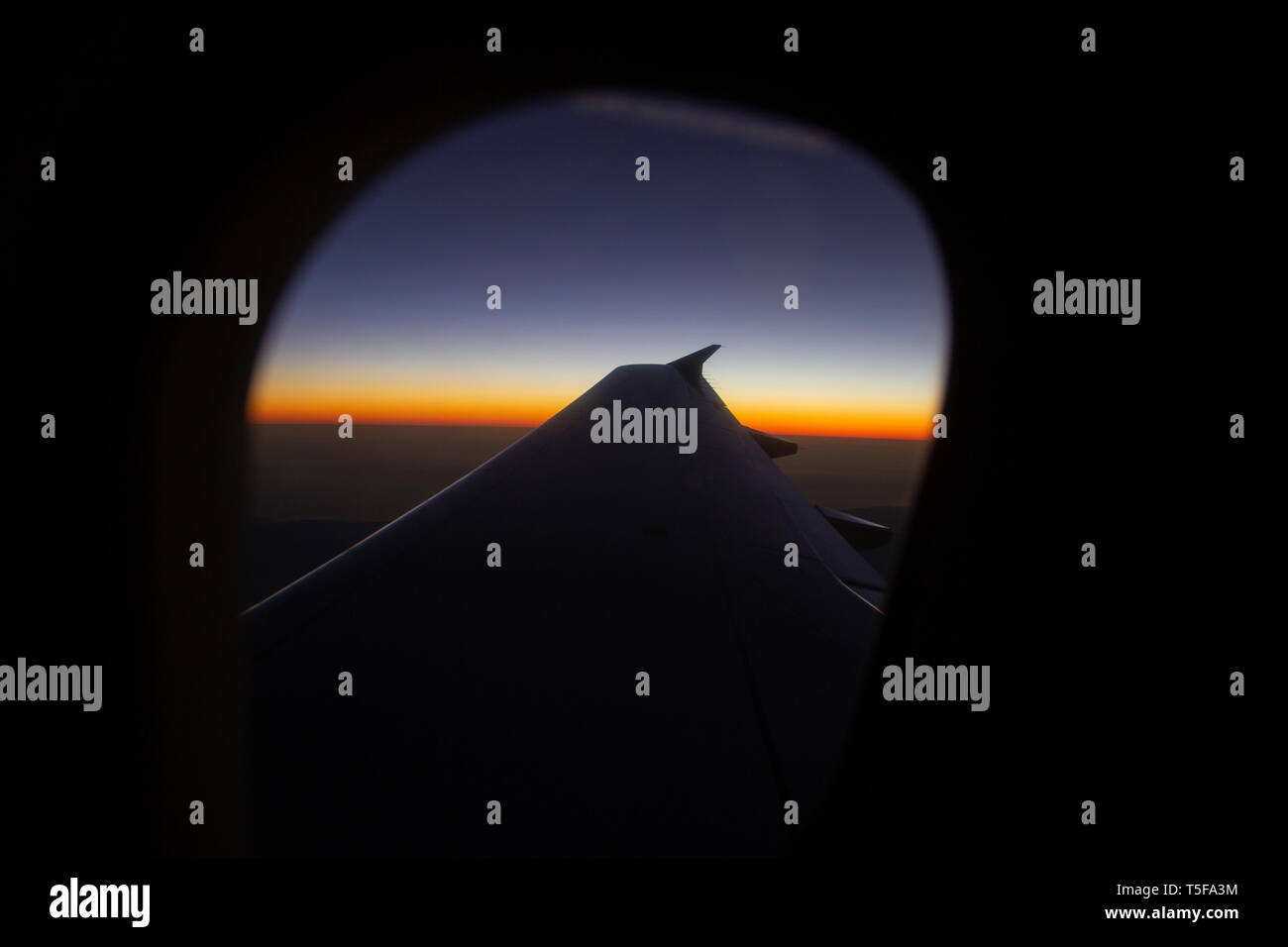 Airplane window wing hi-res stock photography and images - Alamy