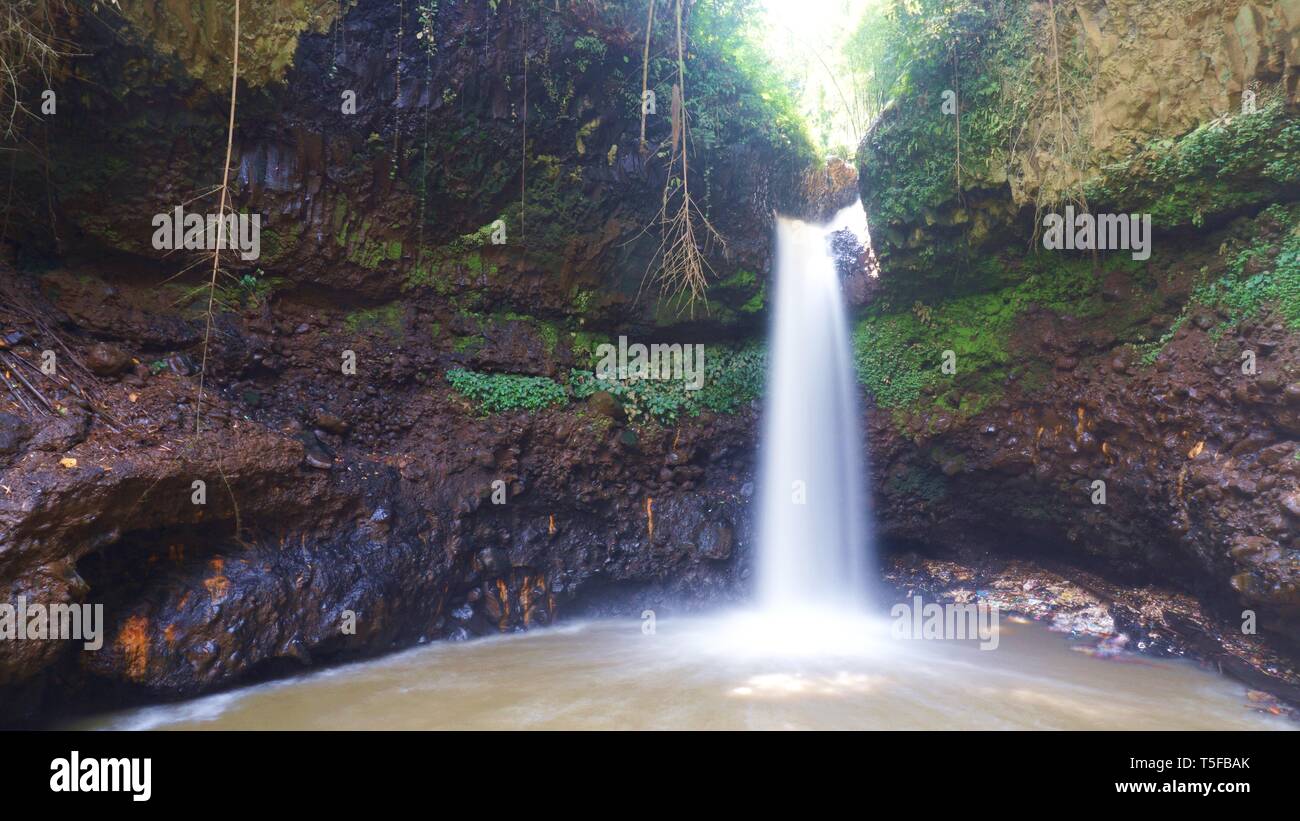 Slow shutters hi-res stock photography and images - Alamy