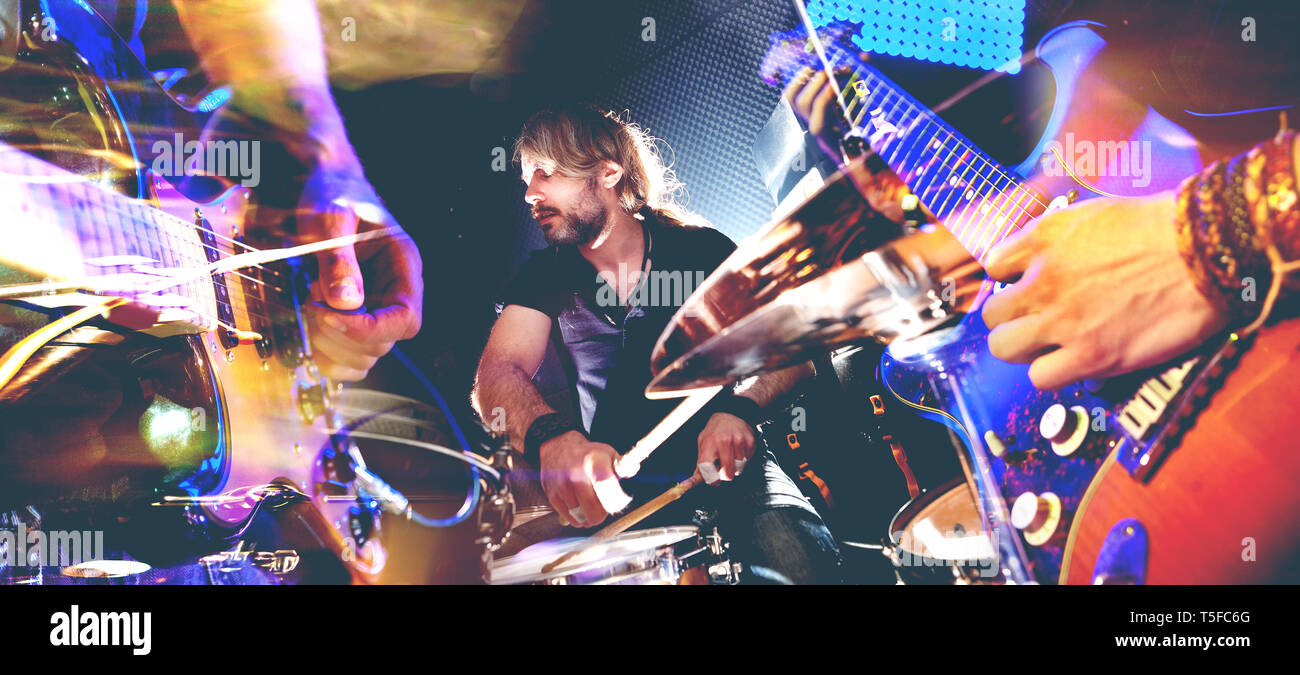 Music stage performance entertainment hi-res stock photography and ...