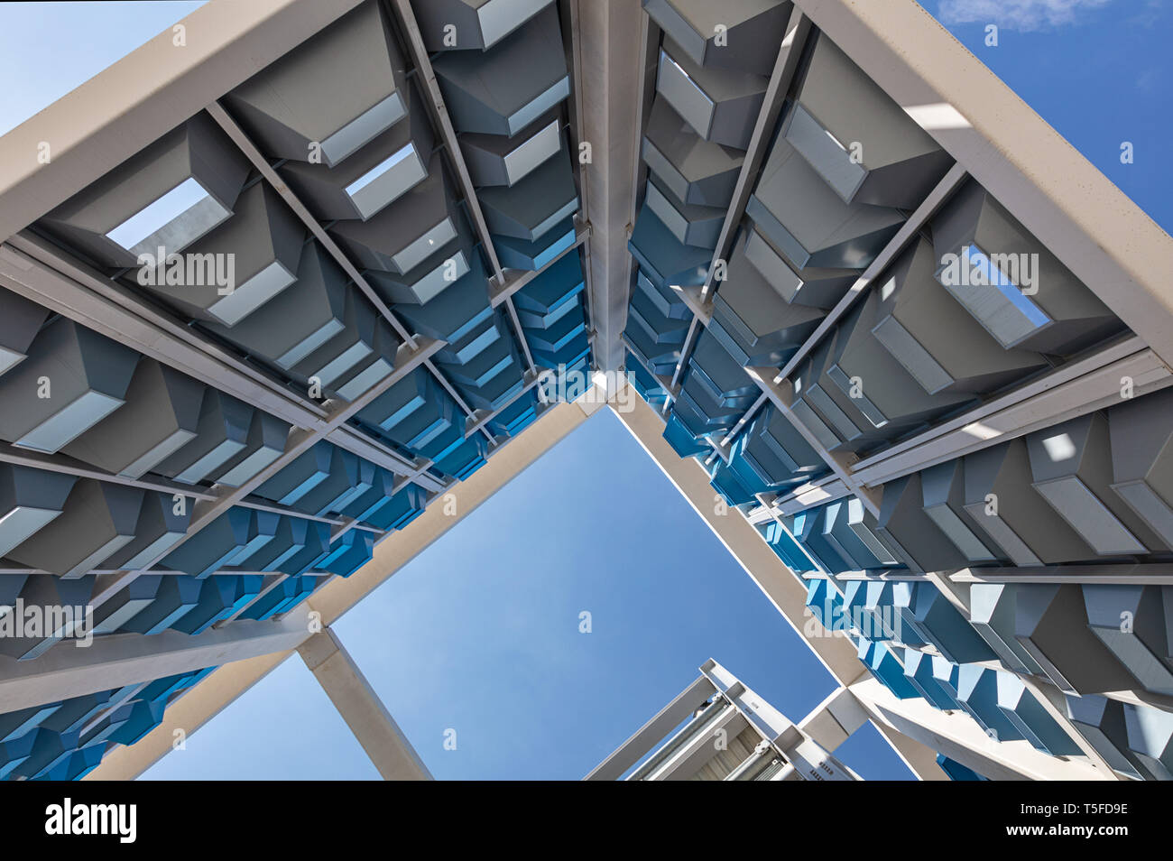 Milton Keynes multi-storey ‘smart tech’ car park designed by Leslie ...