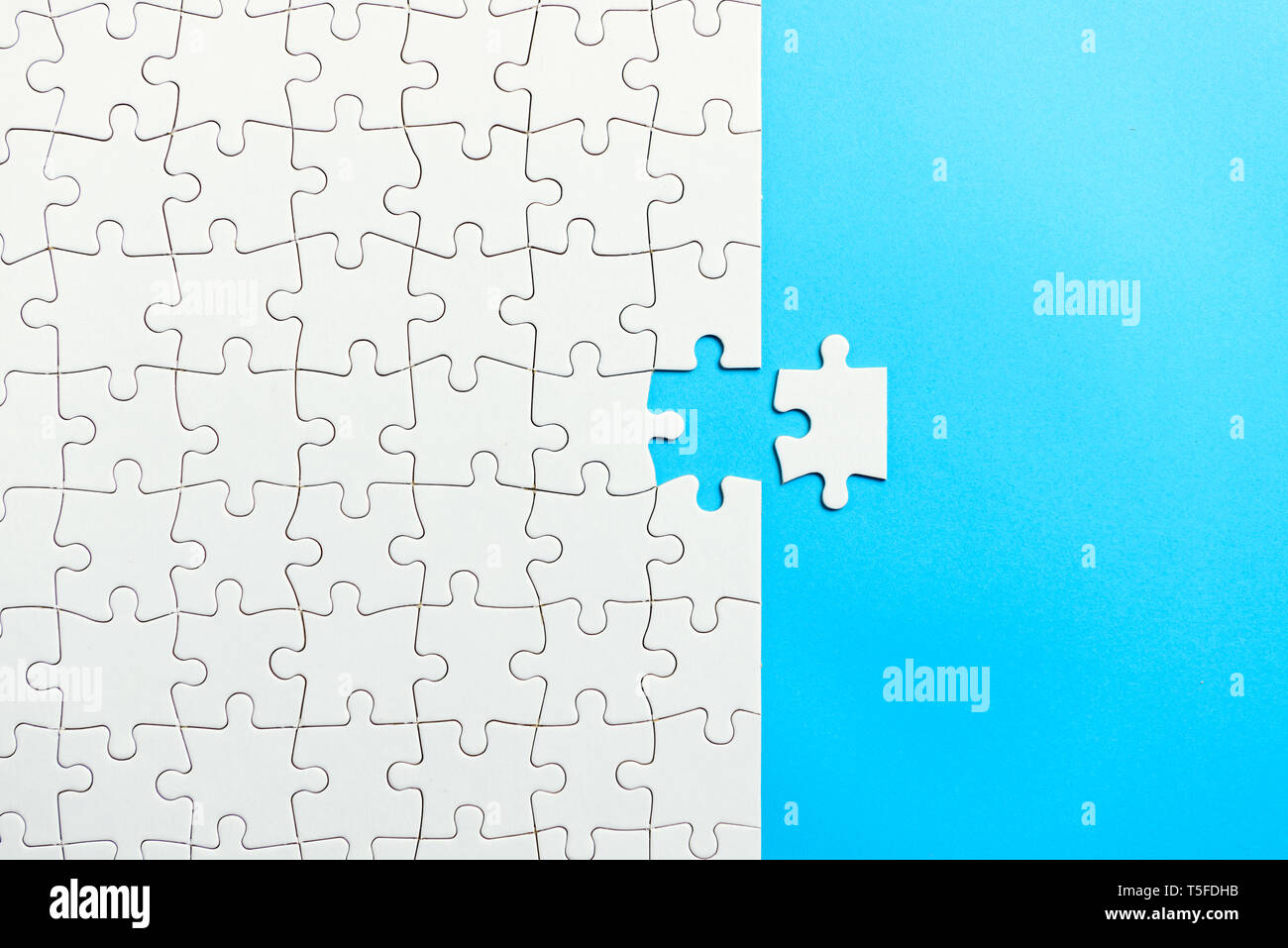 Last piece jigsaw puzzle hi-res stock photography and images - Alamy