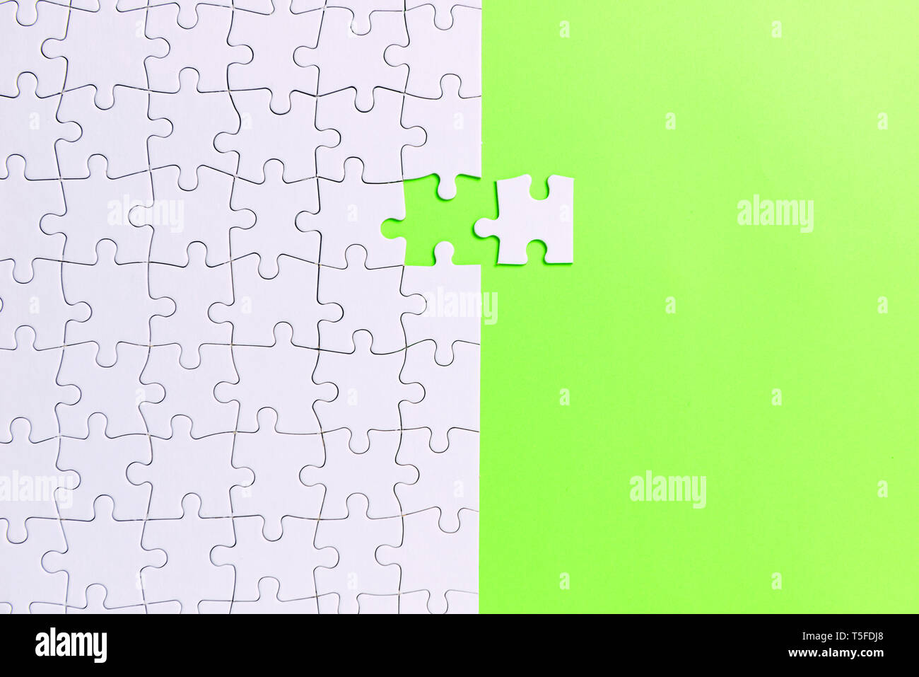 Last piece jigsaw puzzle hi-res stock photography and images - Alamy