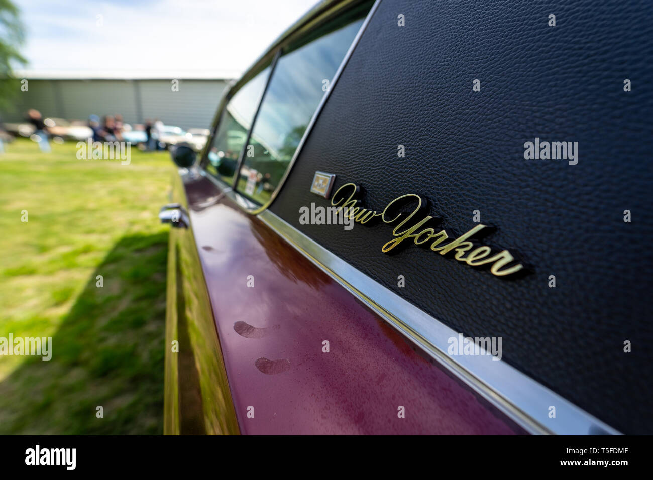 Old chrysler logo hi-res stock photography and images - Alamy