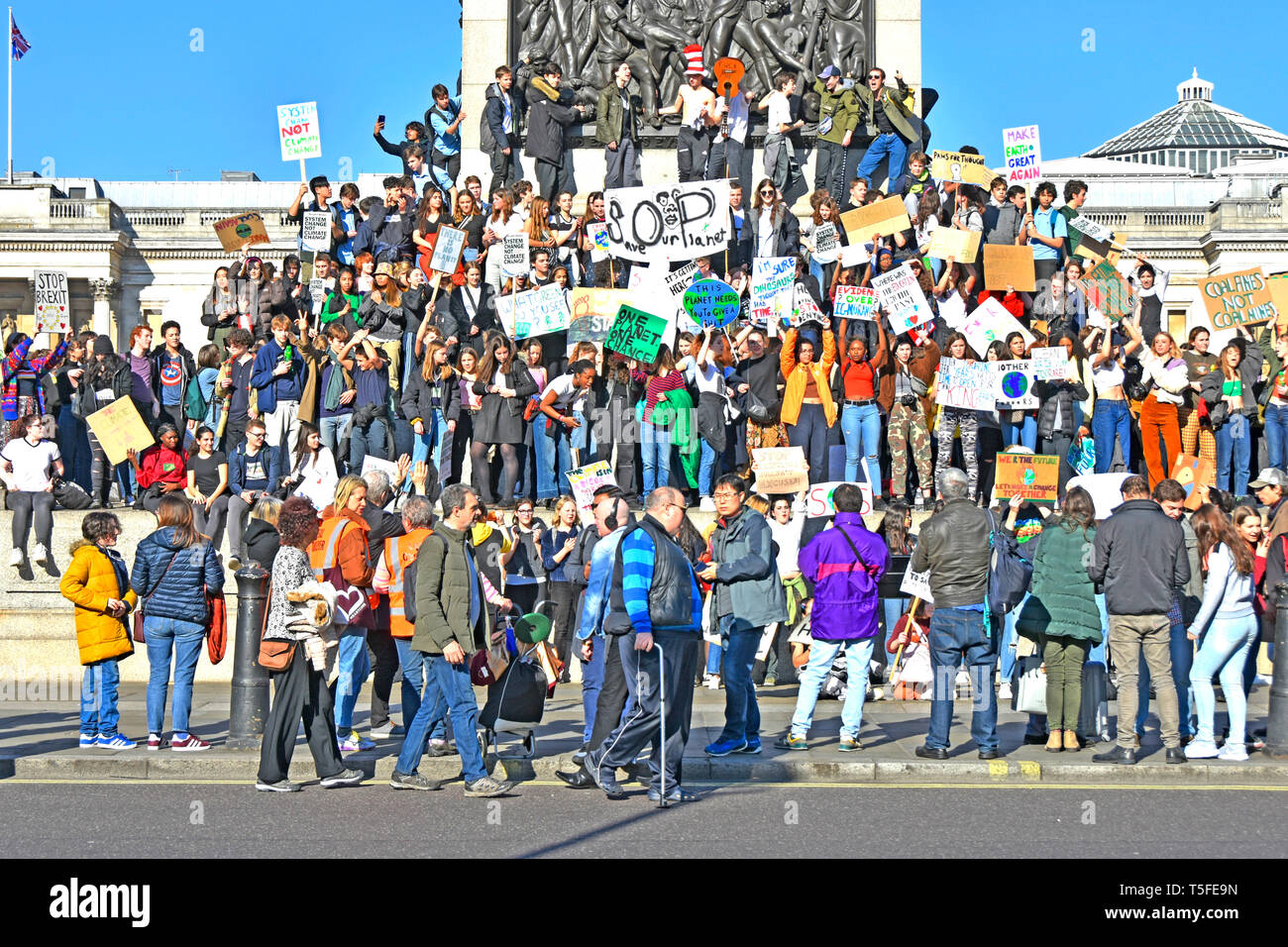 Group of teenage student boys & girls & school children kids miss ...