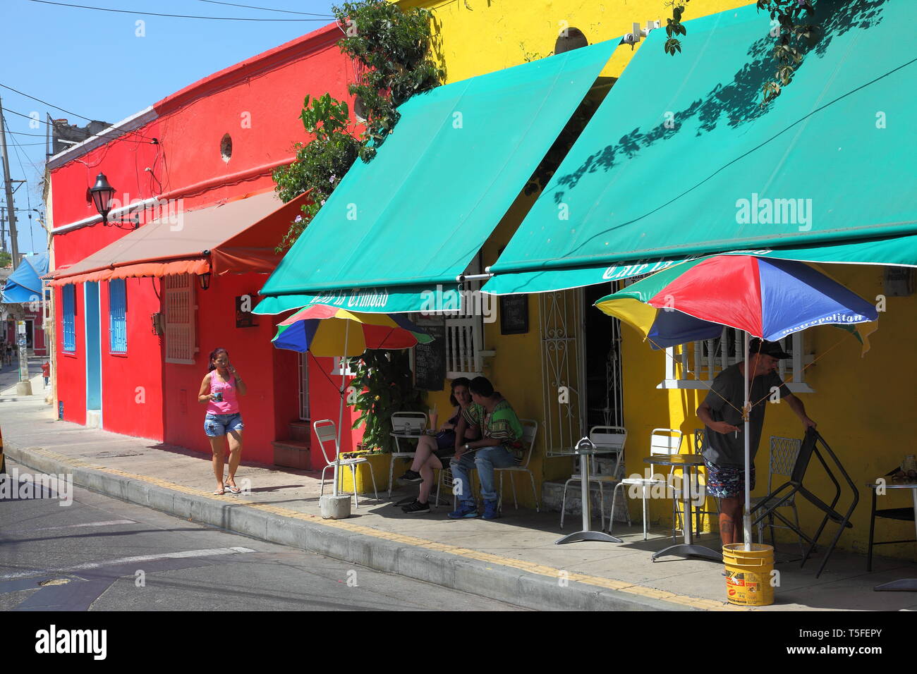 Painted shop fronts hi-res stock photography and images - Alamy
