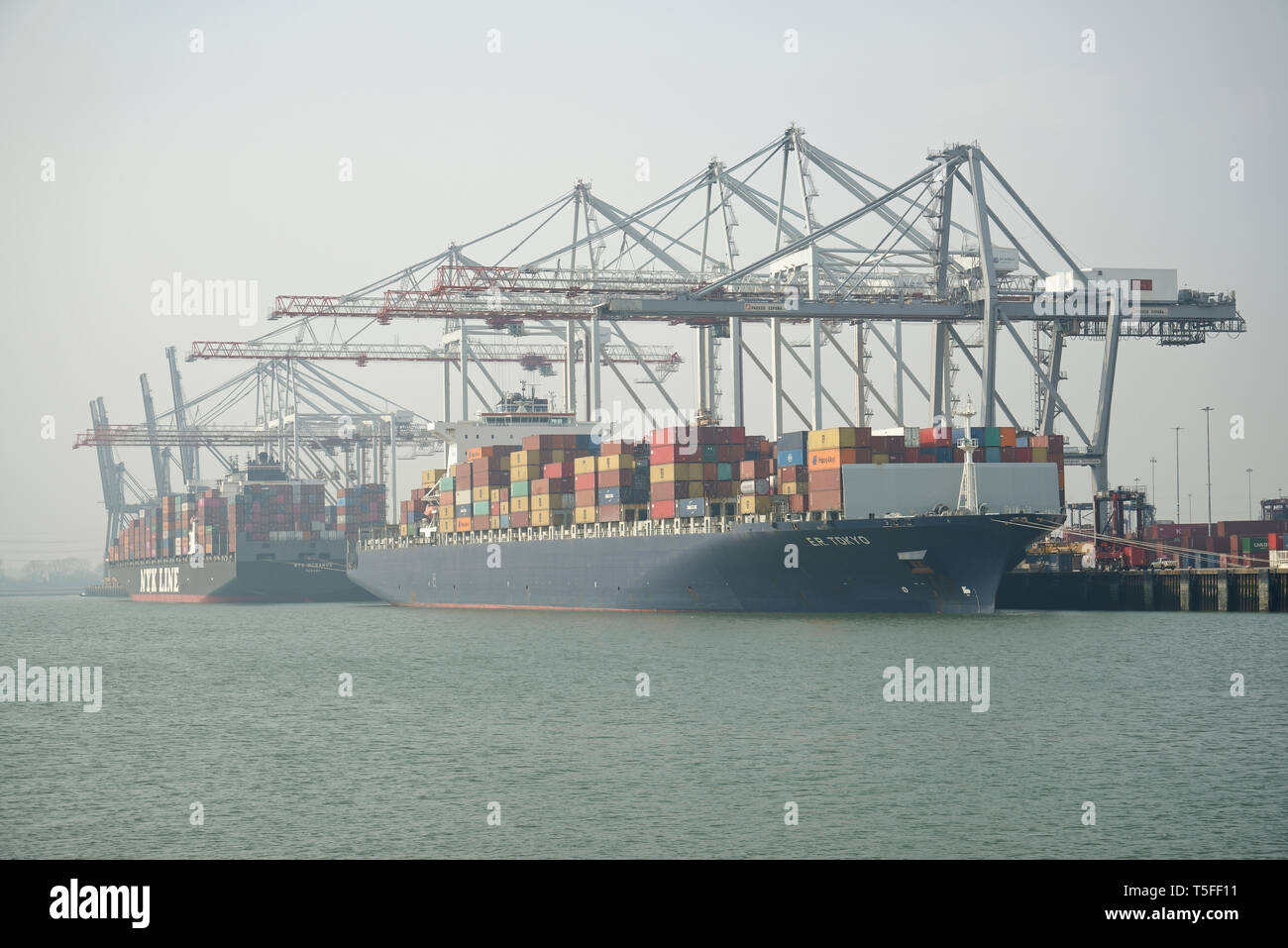 Containerization hi-res stock photography and images - Alamy