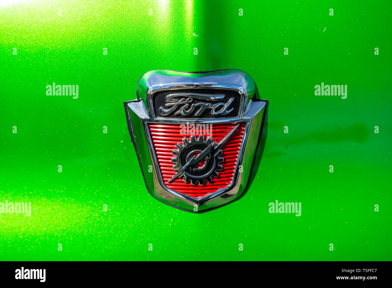 Ford emblem hi-res stock photography and images - Alamy