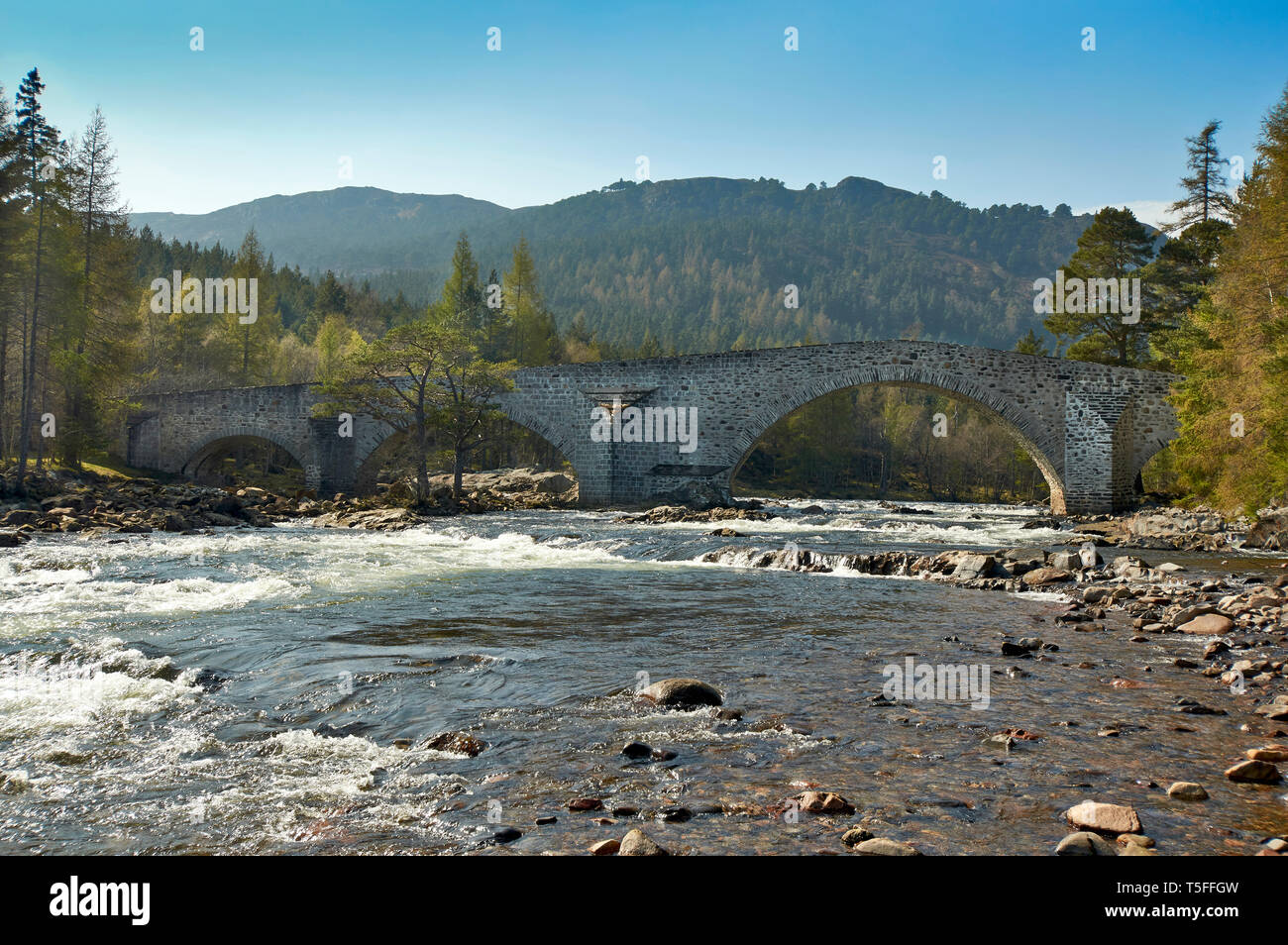 INVERCAULD BRIDGE OR BRIG O' DEE ABERDEENSHIRE SCOTLAND THE COUNTRYSIDE ...