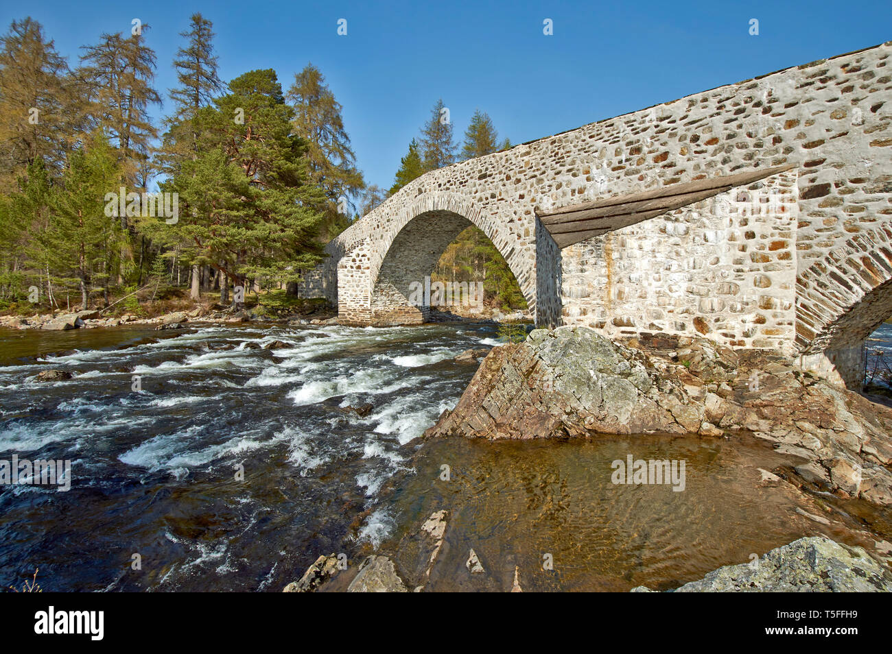 Invercauld bridge water braemar hi-res stock photography and images - Alamy