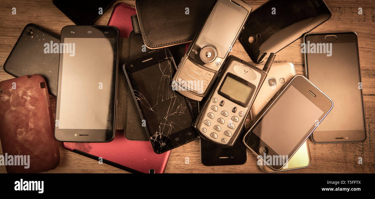 Old, broken and obsolete cellphone on wood background, France Stock ...