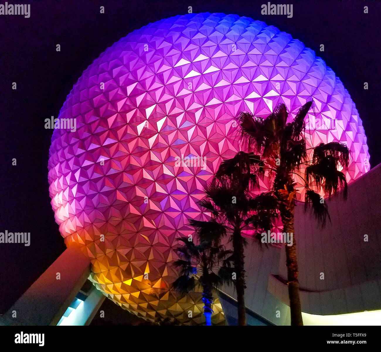 Orlando, FL/USA - 02/28/18: Walt Disney World's Spaceship earth the ...