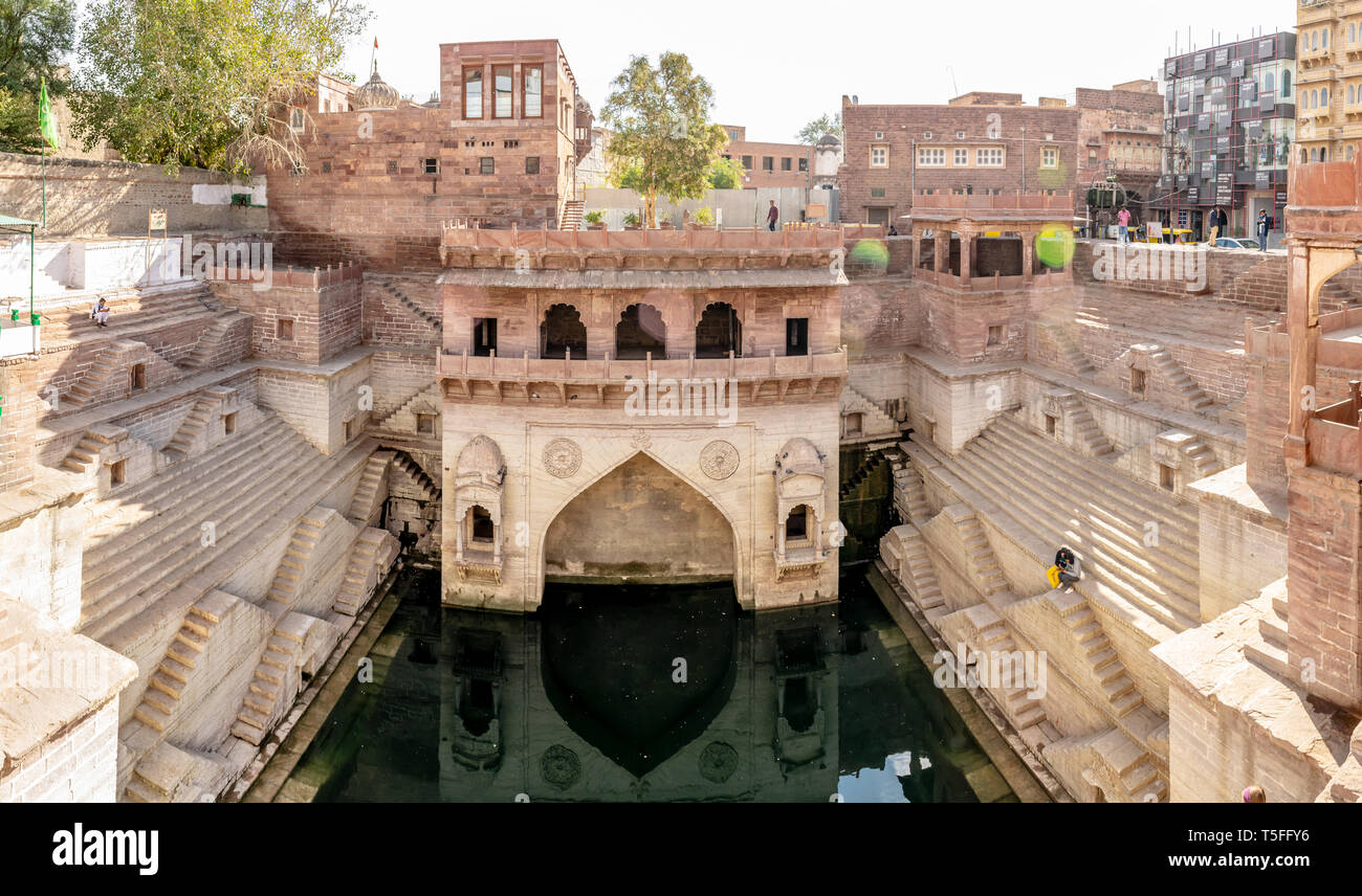 India step well woman hi-res stock photography and images - Alamy