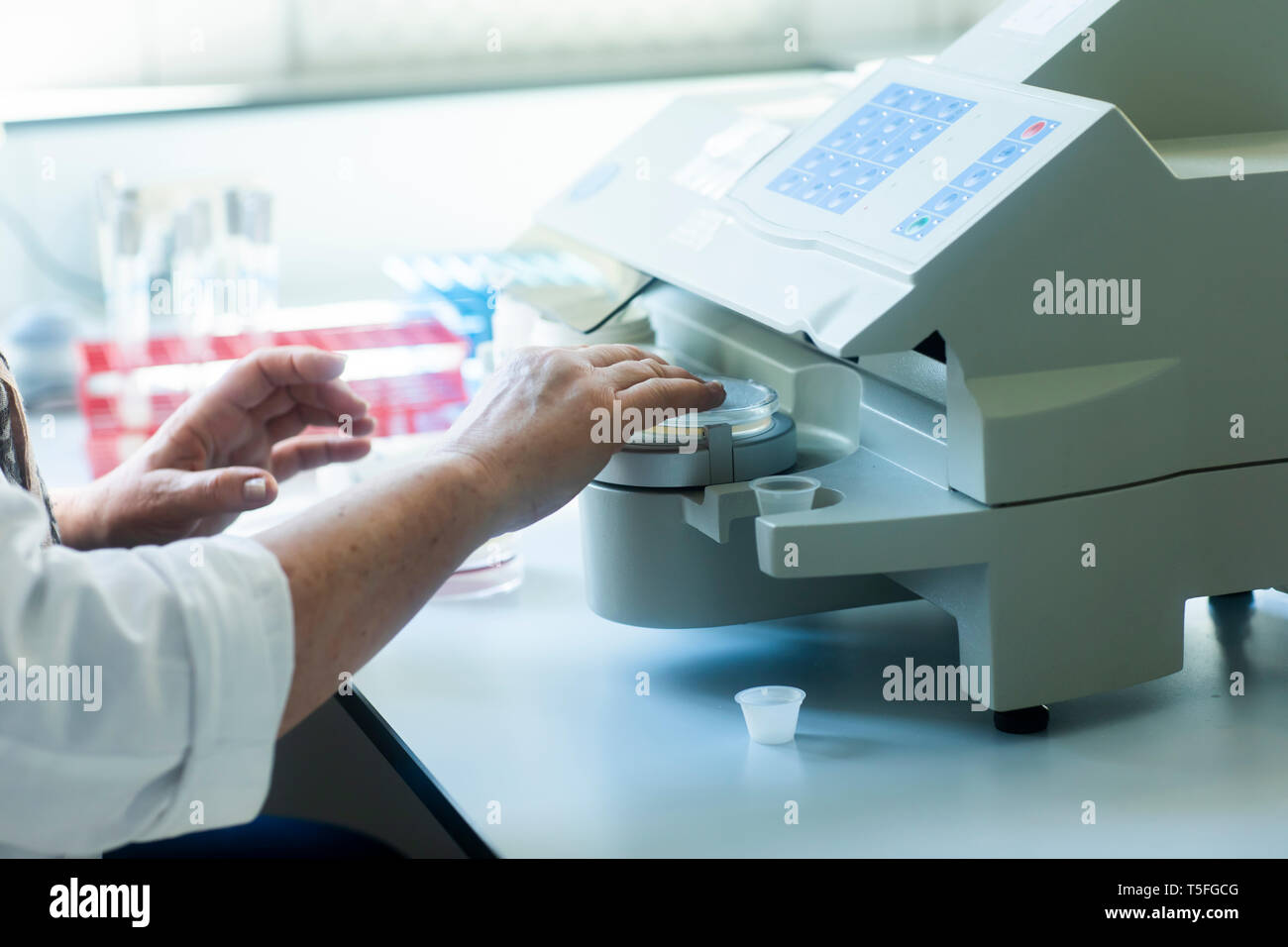 Machine lab hi-res stock photography and images - Alamy