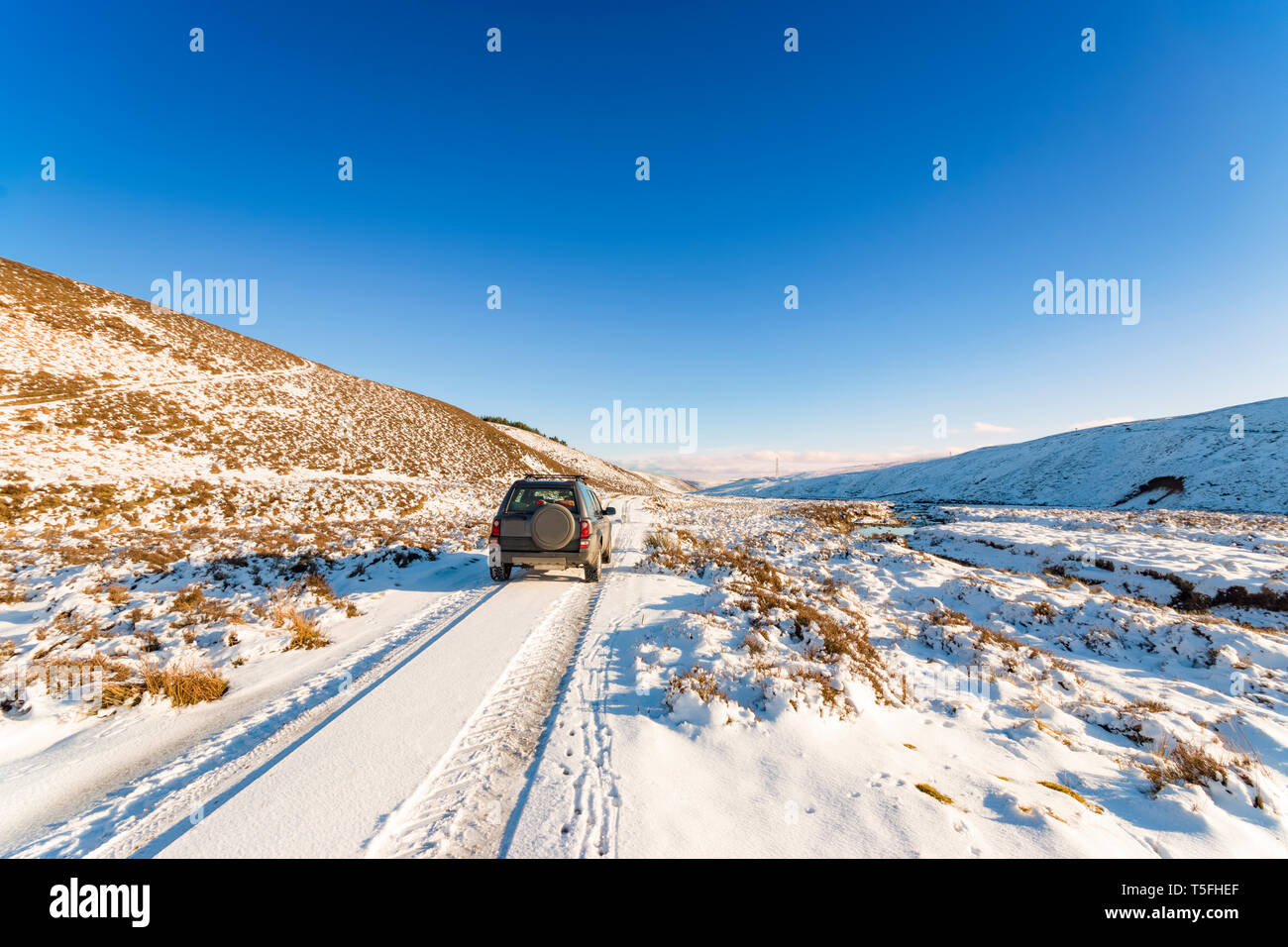 4x4 vehicle hi-res stock photography and images - Alamy