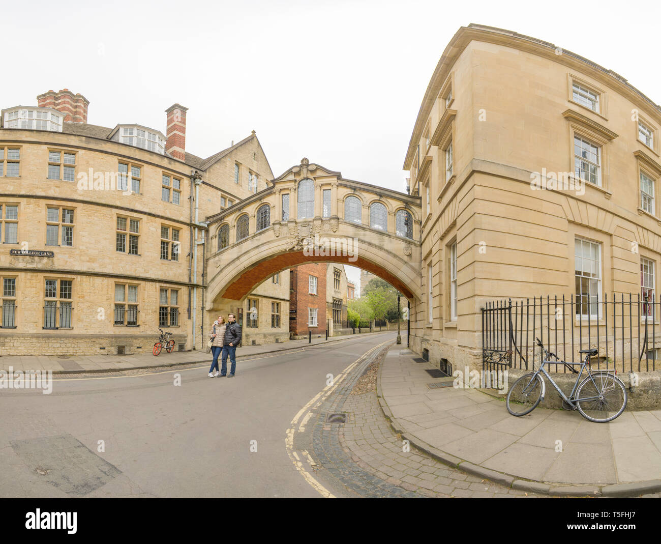 Bridge of Sighs connecting separate buildings of Hertford college ...