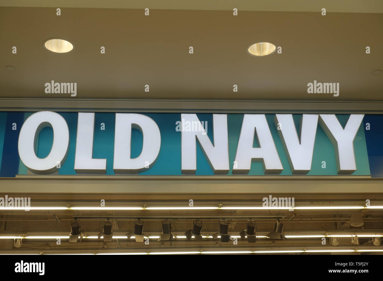 Old Navy Store Logo High Resolution Stock Photography and Images - Alamy