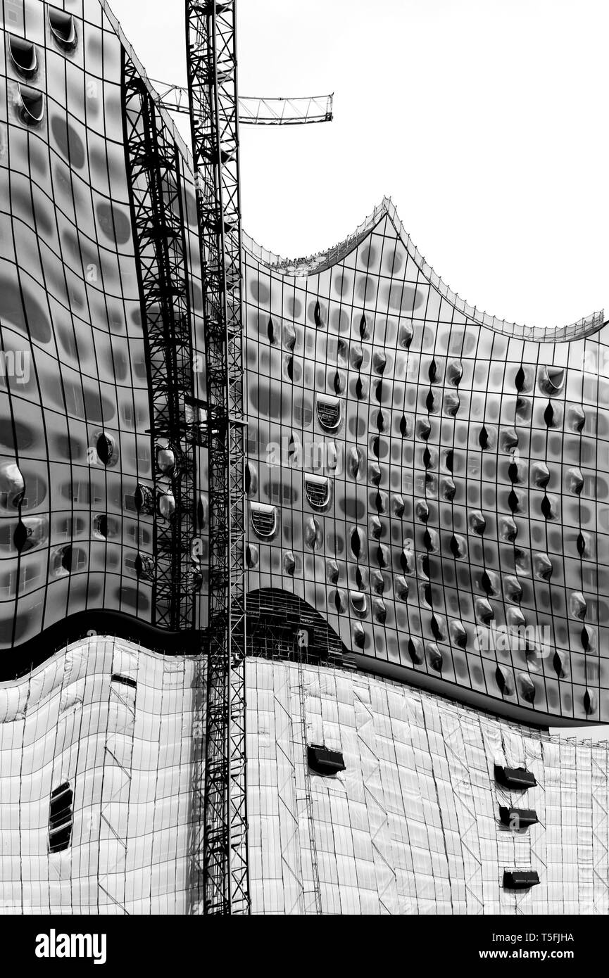 Shiny metallic buildings hi-res stock photography and images - Alamy