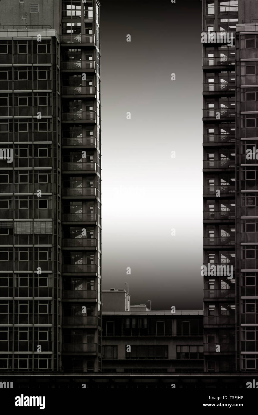 U shaped office building hi-res stock photography and images - Alamy