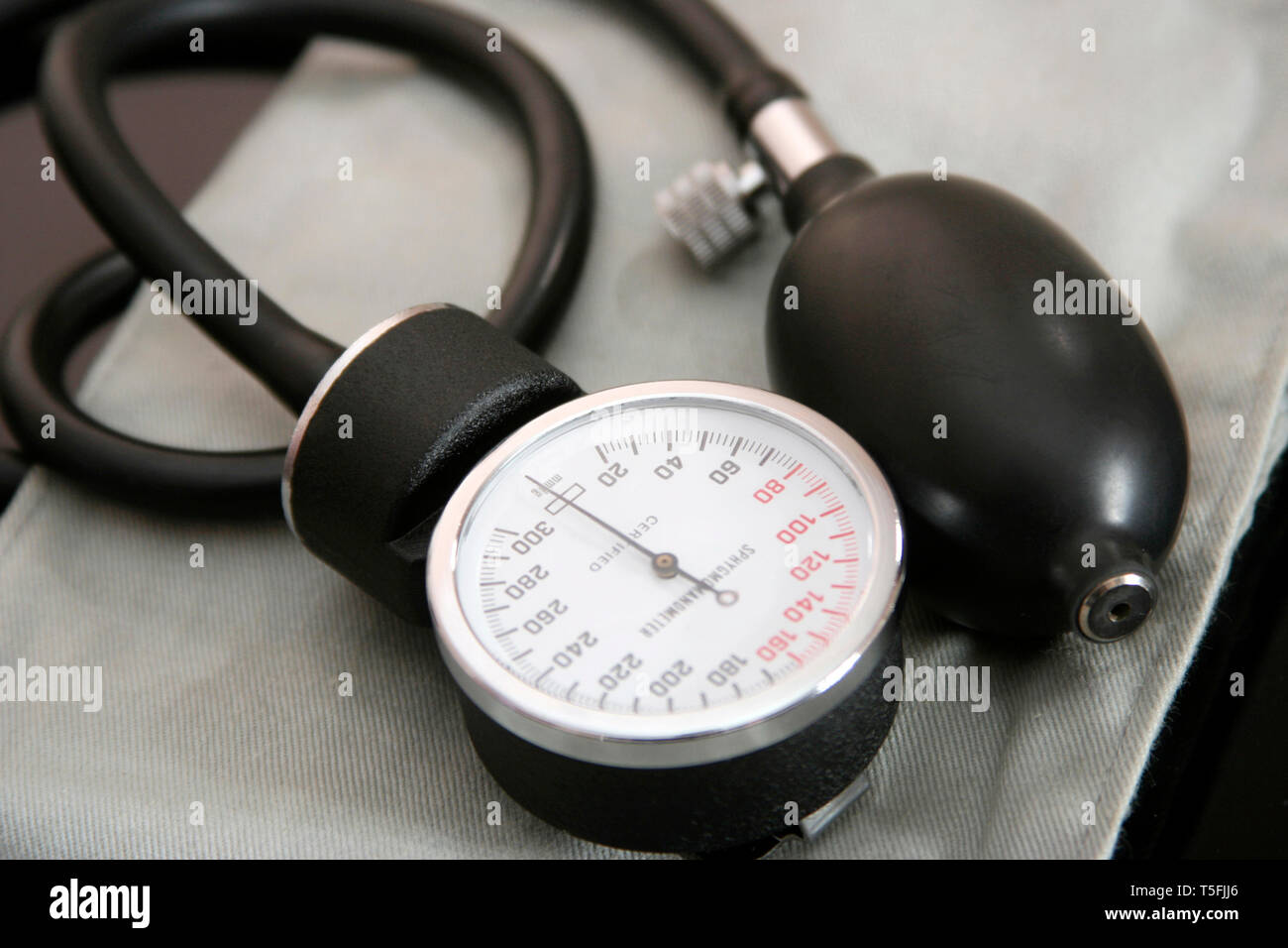 Rubber sphygmomanometer sphygmonanometer squeeze hi-res stock ...