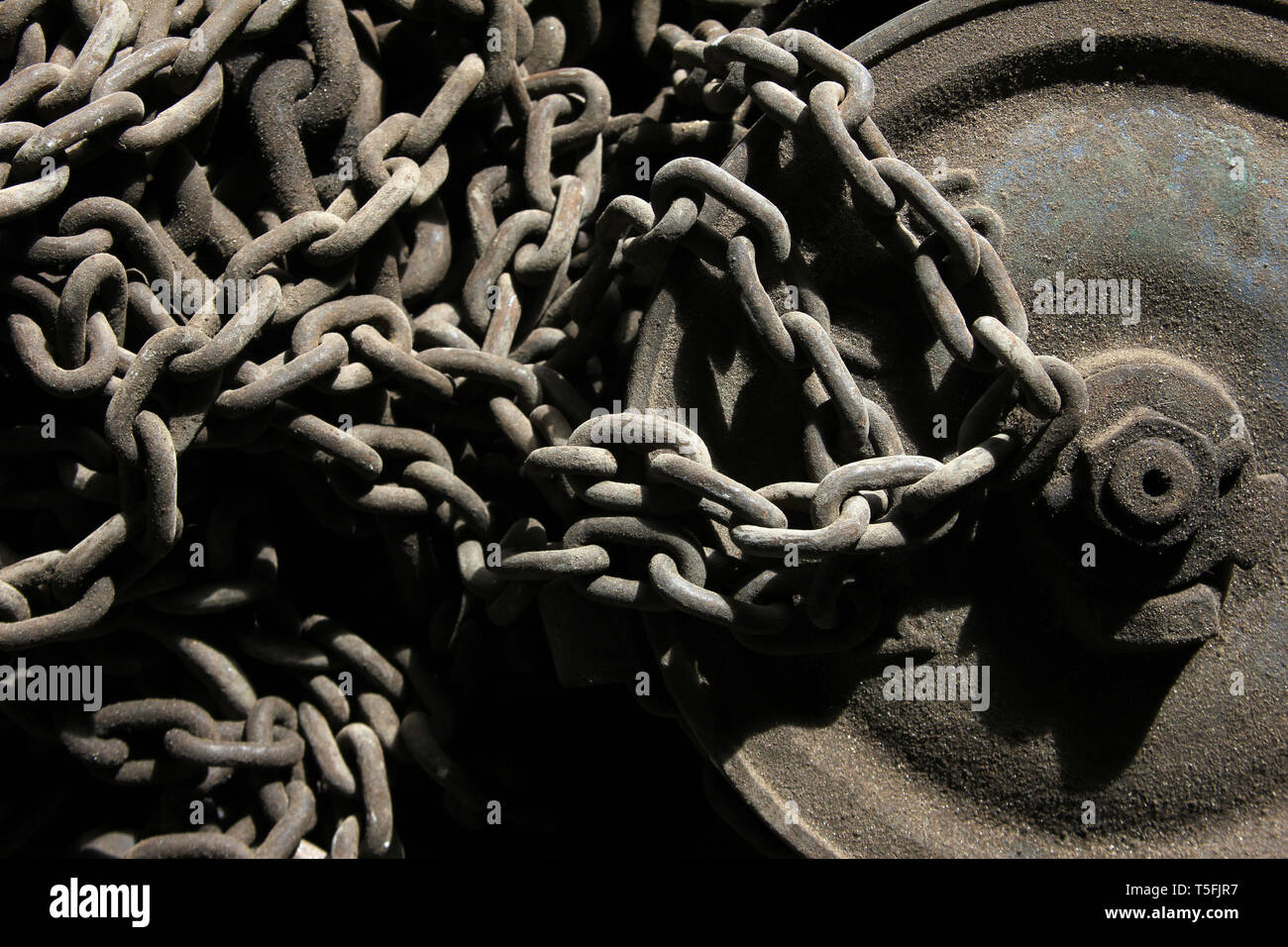 Cylinder and Chain Stock Photo - Alamy