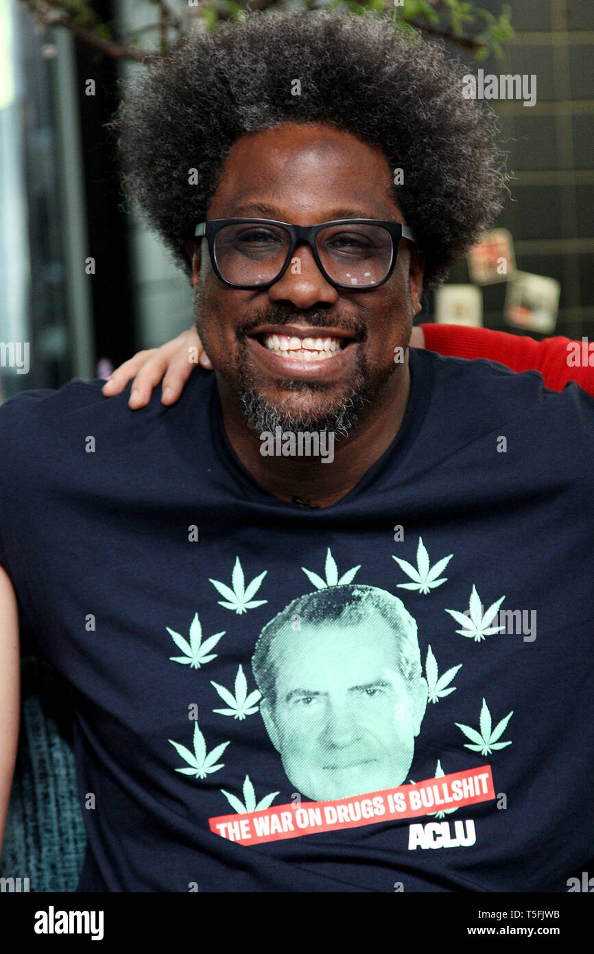 W kamau bell hi-res stock photography and images - Alamy