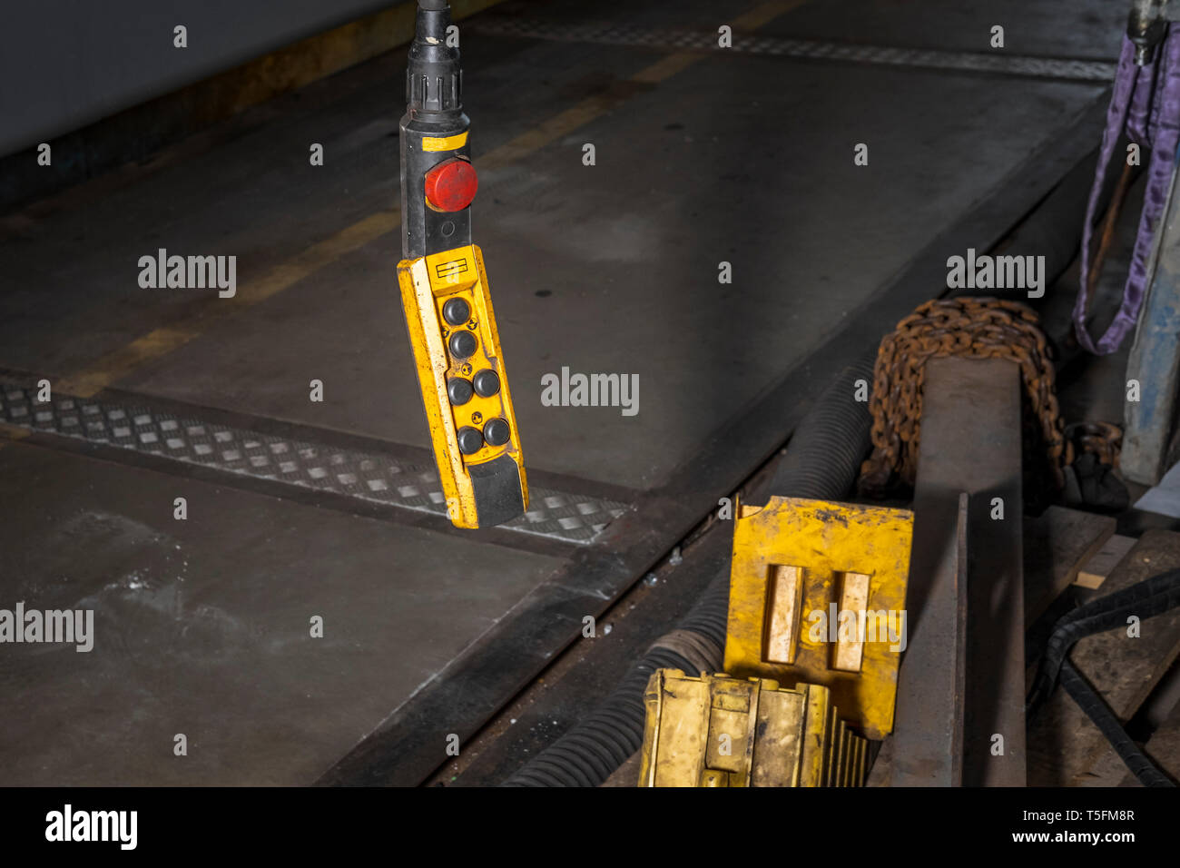 Remote control crane hi-res stock photography and images - Alamy