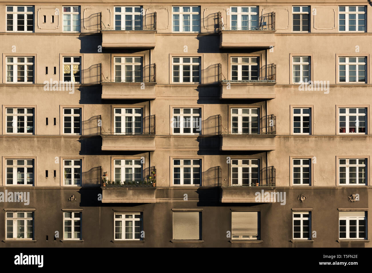 Balconies old apartment building hi-res stock photography and images ...