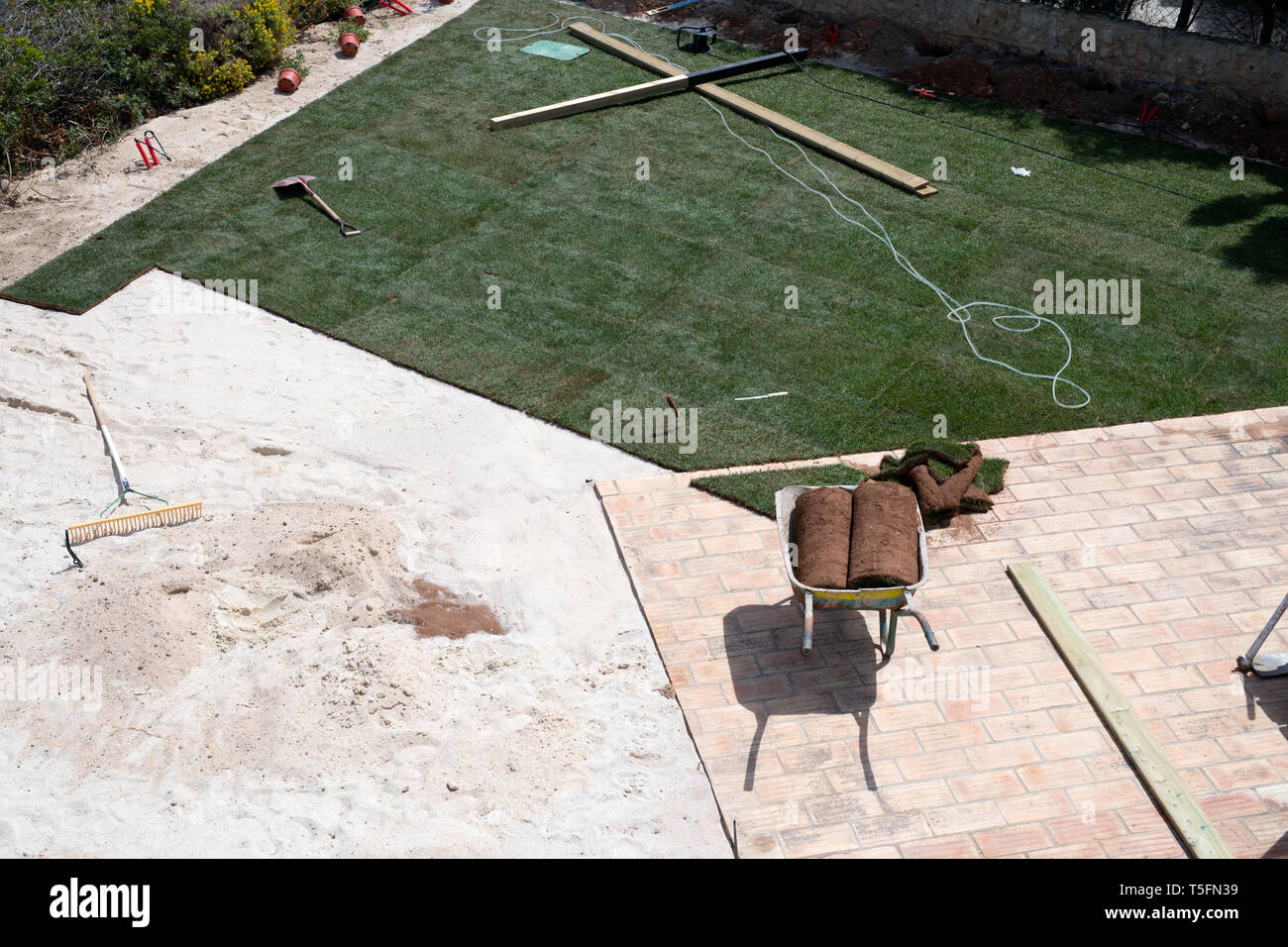 Turf installation hi-res stock photography and images - Alamy