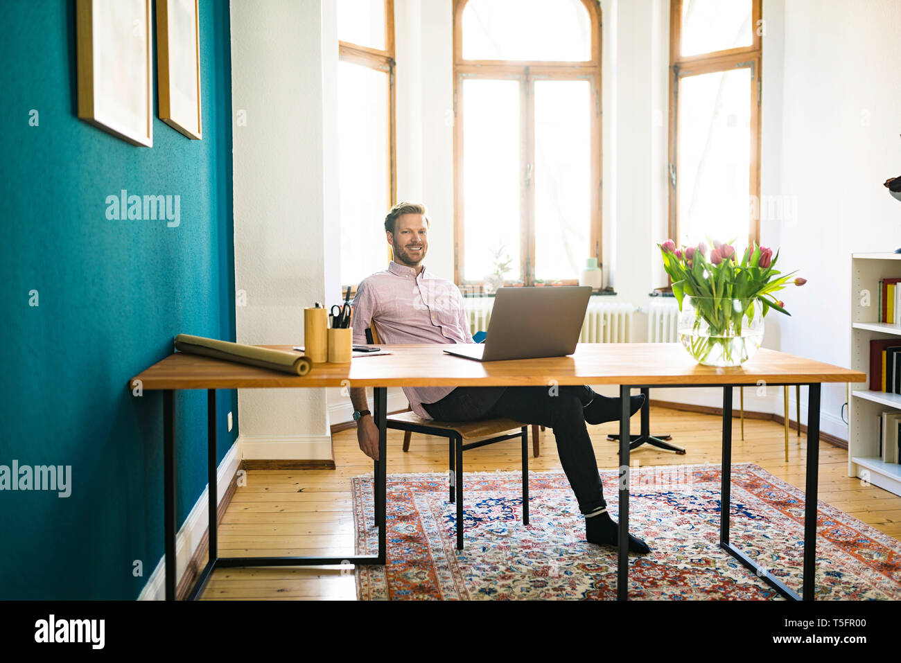 Relaxed home office hi-res stock photography and images - Alamy