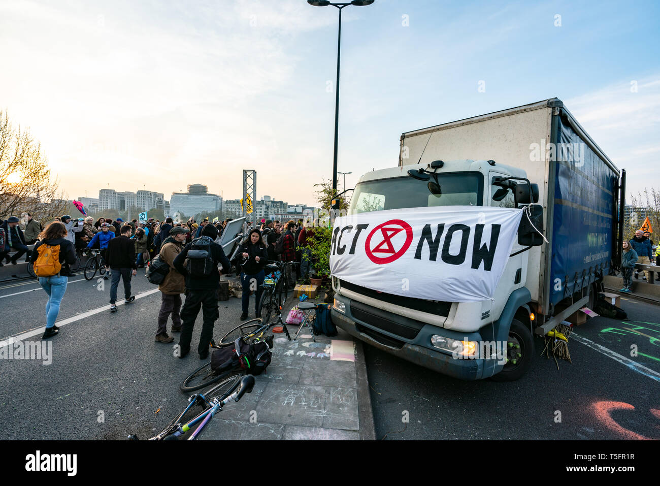 Waterloo bridge climate demonstration hi-res stock photography and ...