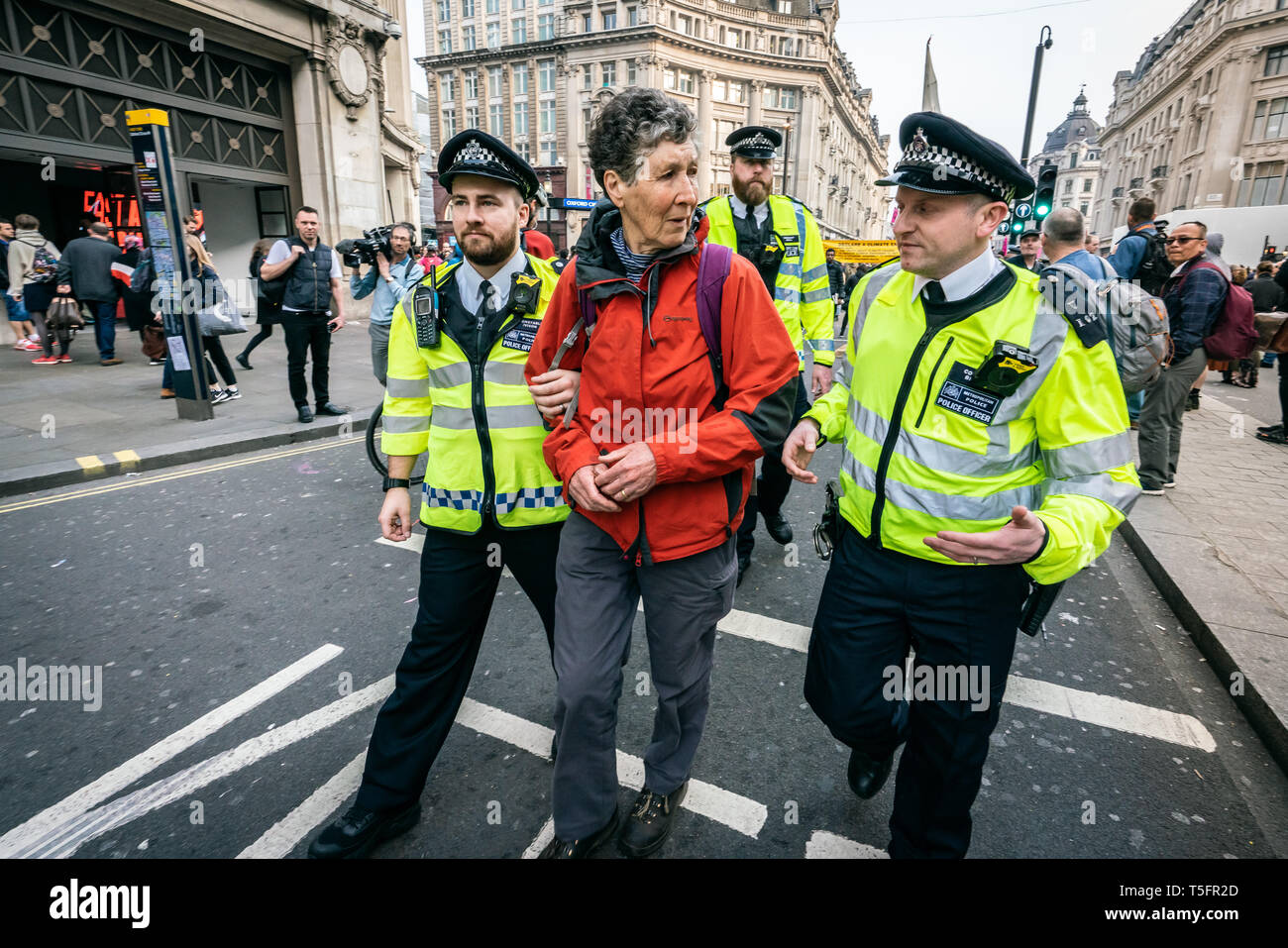 Extinction Rebellion protester arrested Stock Photo - Alamy Extinction Rebellion protester arrested Stock Photo - Alamy