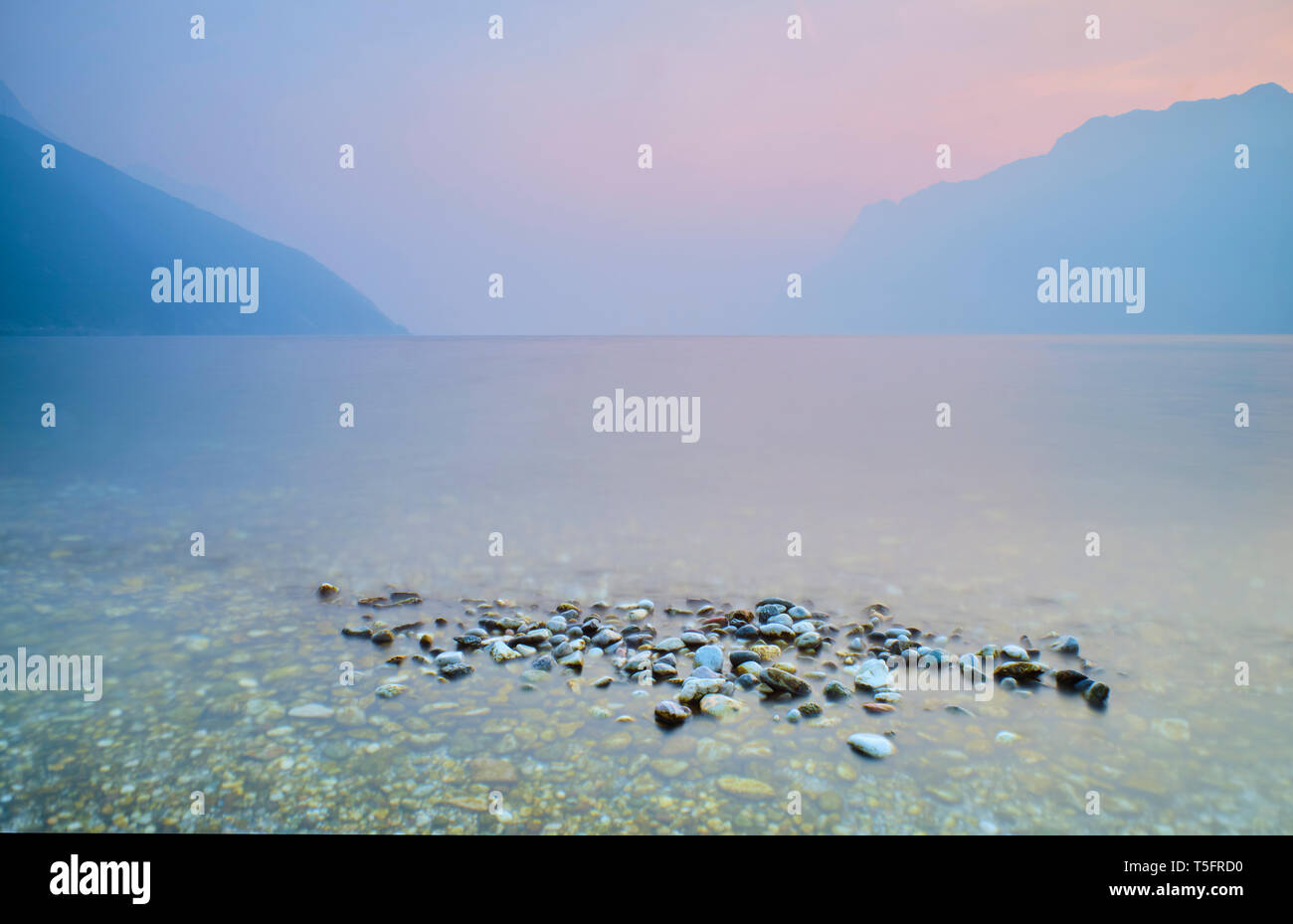 Pebbles and lake hi-res stock photography and images - Alamy