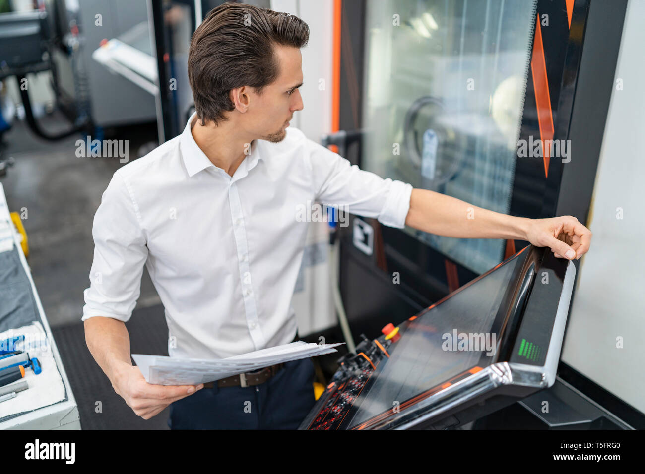 Manual machine hi-res stock photography and images - Alamy