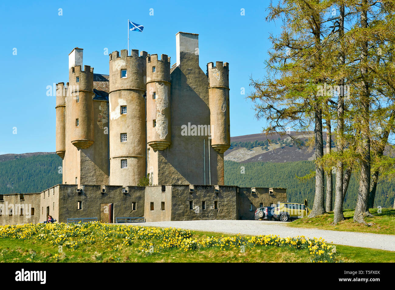 Invercauld castle hi-res stock photography and images - Alamy